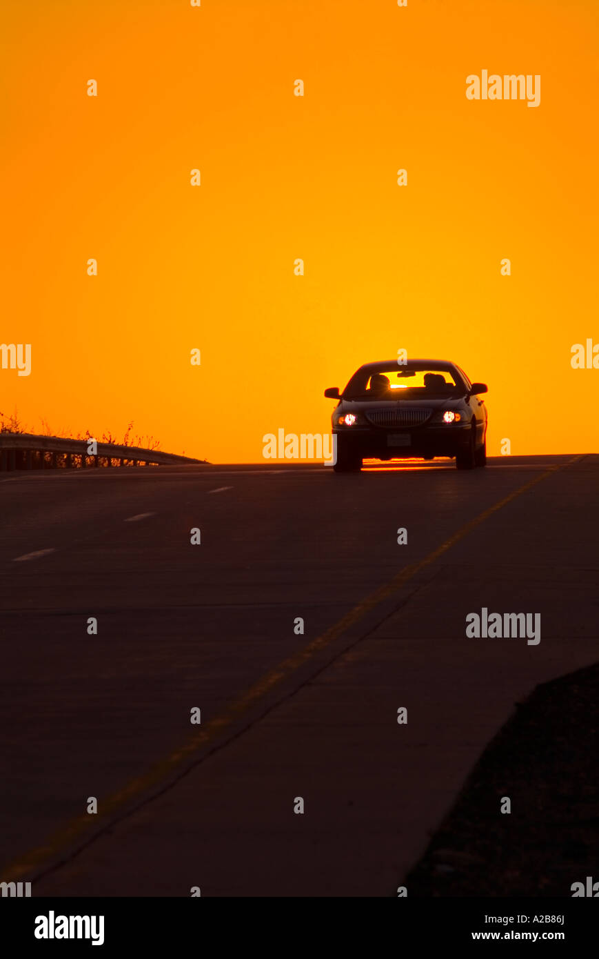 Roadway car headlights driving hi-res stock photography and images - Alamy