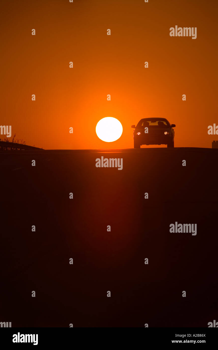 Car side of road alone night hi-res stock photography and images - Alamy