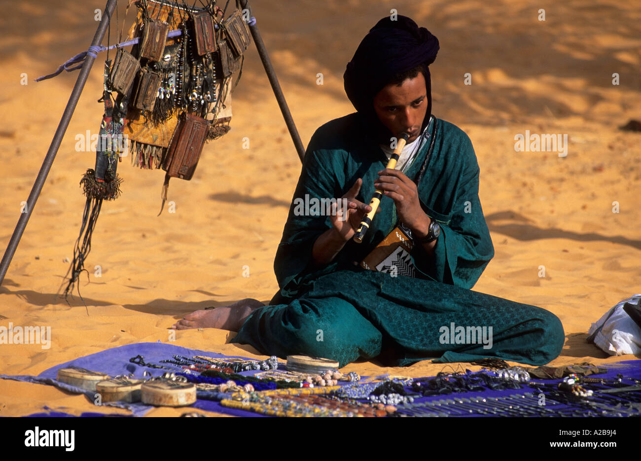 African flute hi-res stock photography and images - Alamy