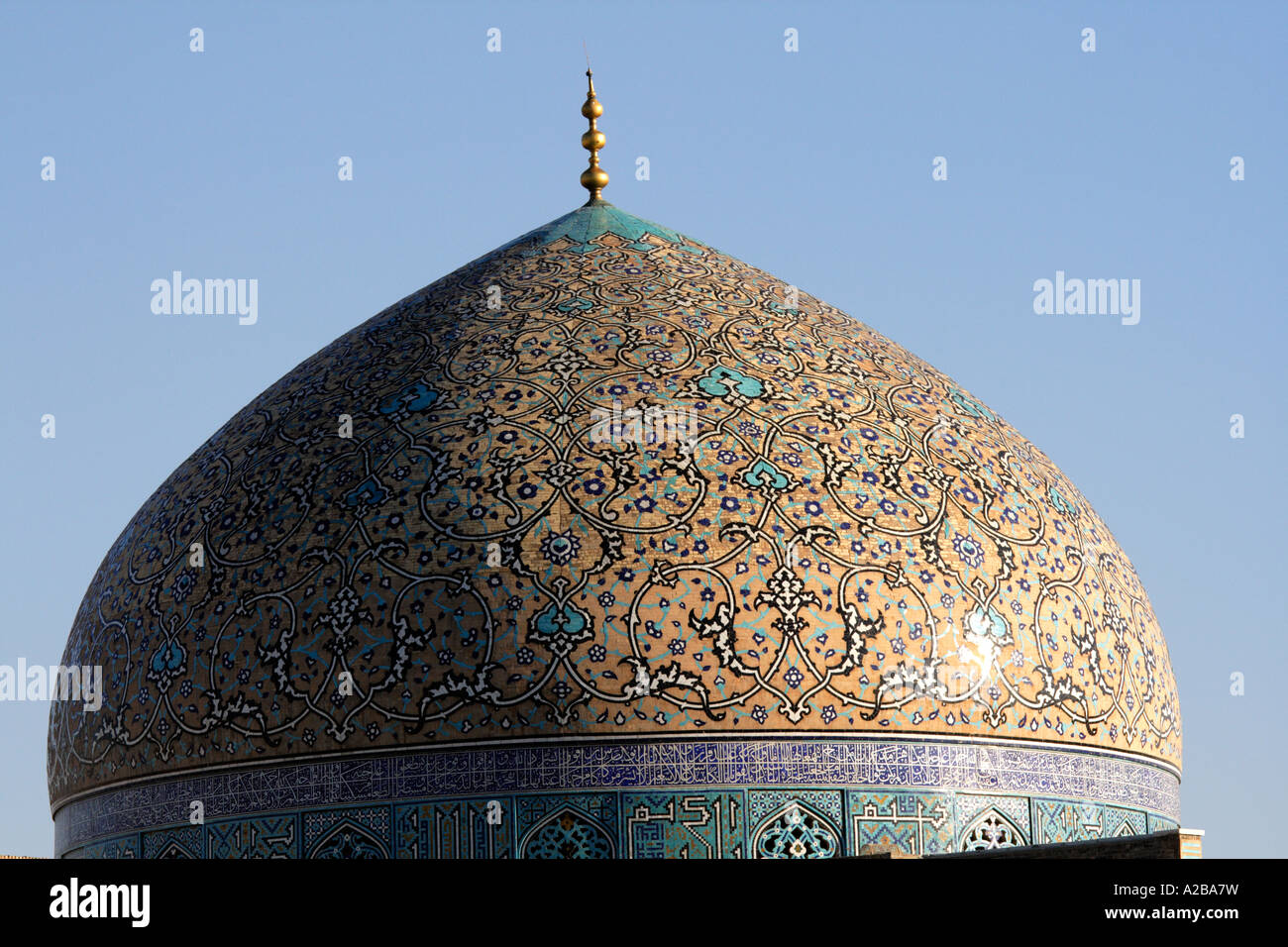 The dome of the Sheikh Lotf Allah Mosque in Isfahan, Iran Stock Photo ...
