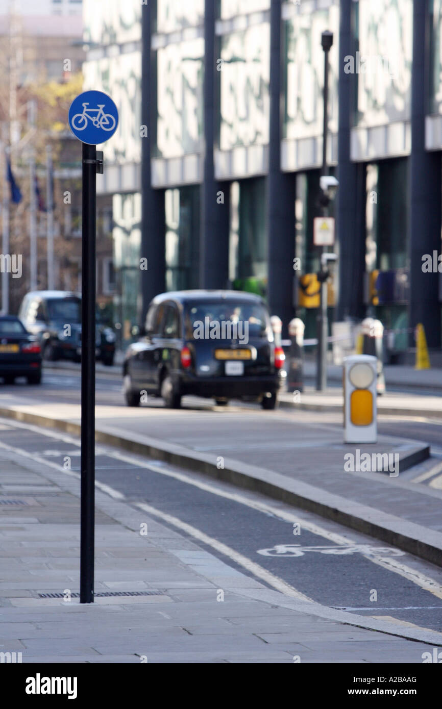 Cycle Lane in Central London Stock Photo - Alamy