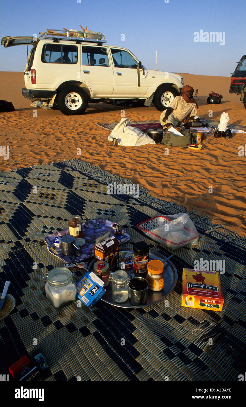 Camp in Erg Rebianah, Ramlat Rabyanah Stock Photo - Alamy