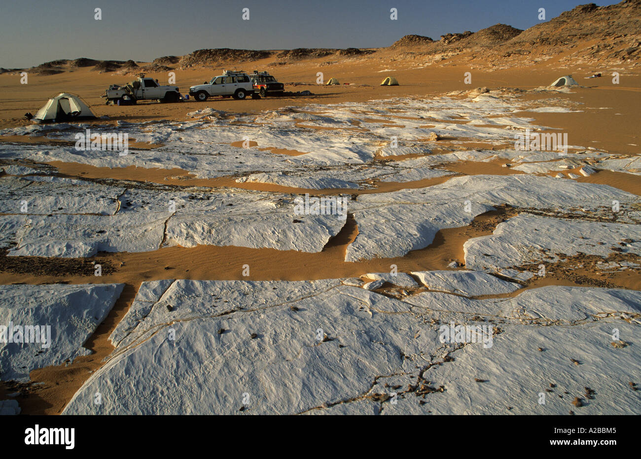 Car in libyan desert libya hi-res stock photography and images - Alamy