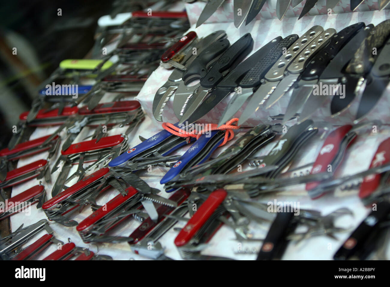 Knives sale in shop window hi-res stock photography and images - Alamy