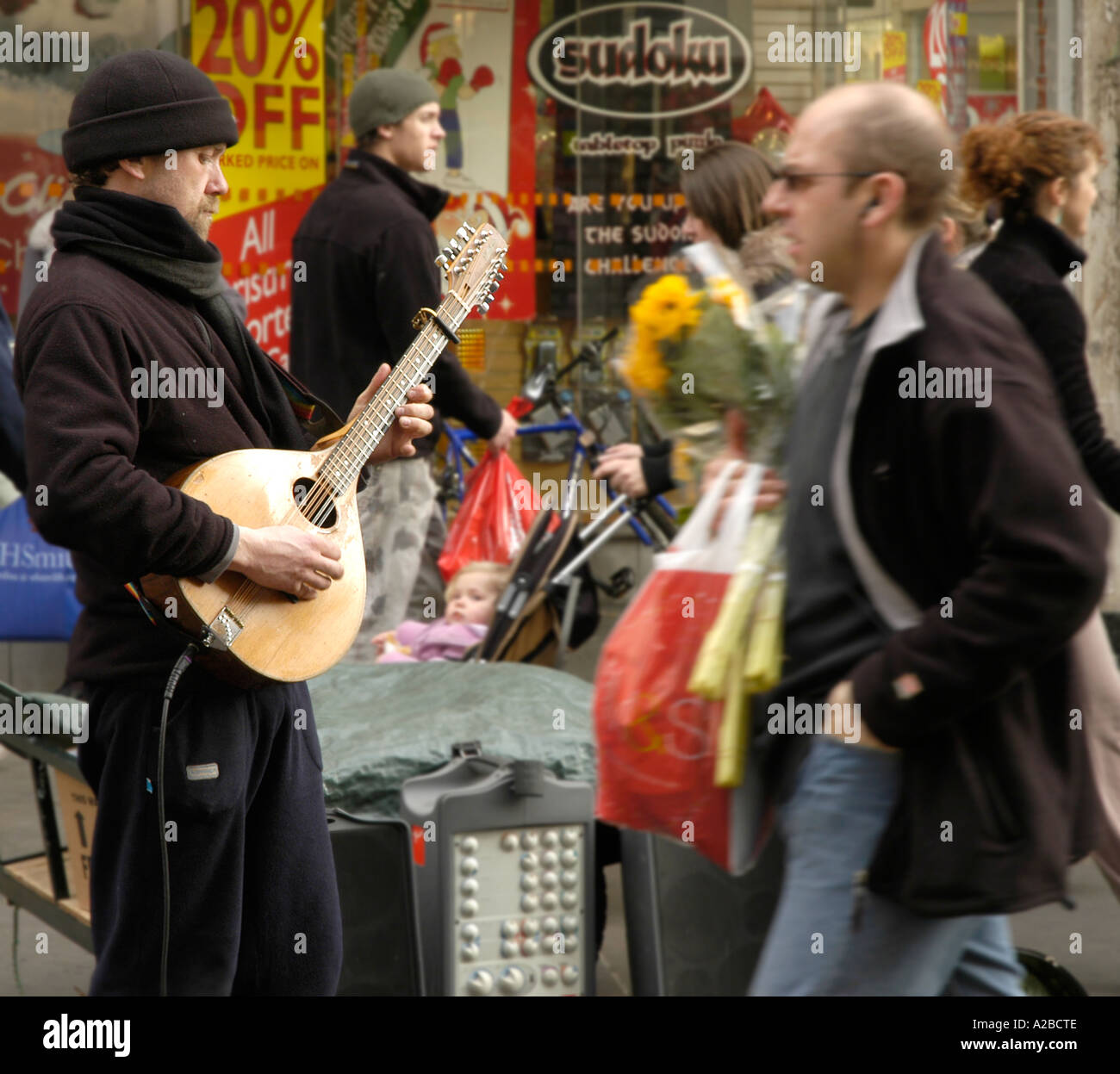 Busker in oxford hi-res stock photography and images - Alamy