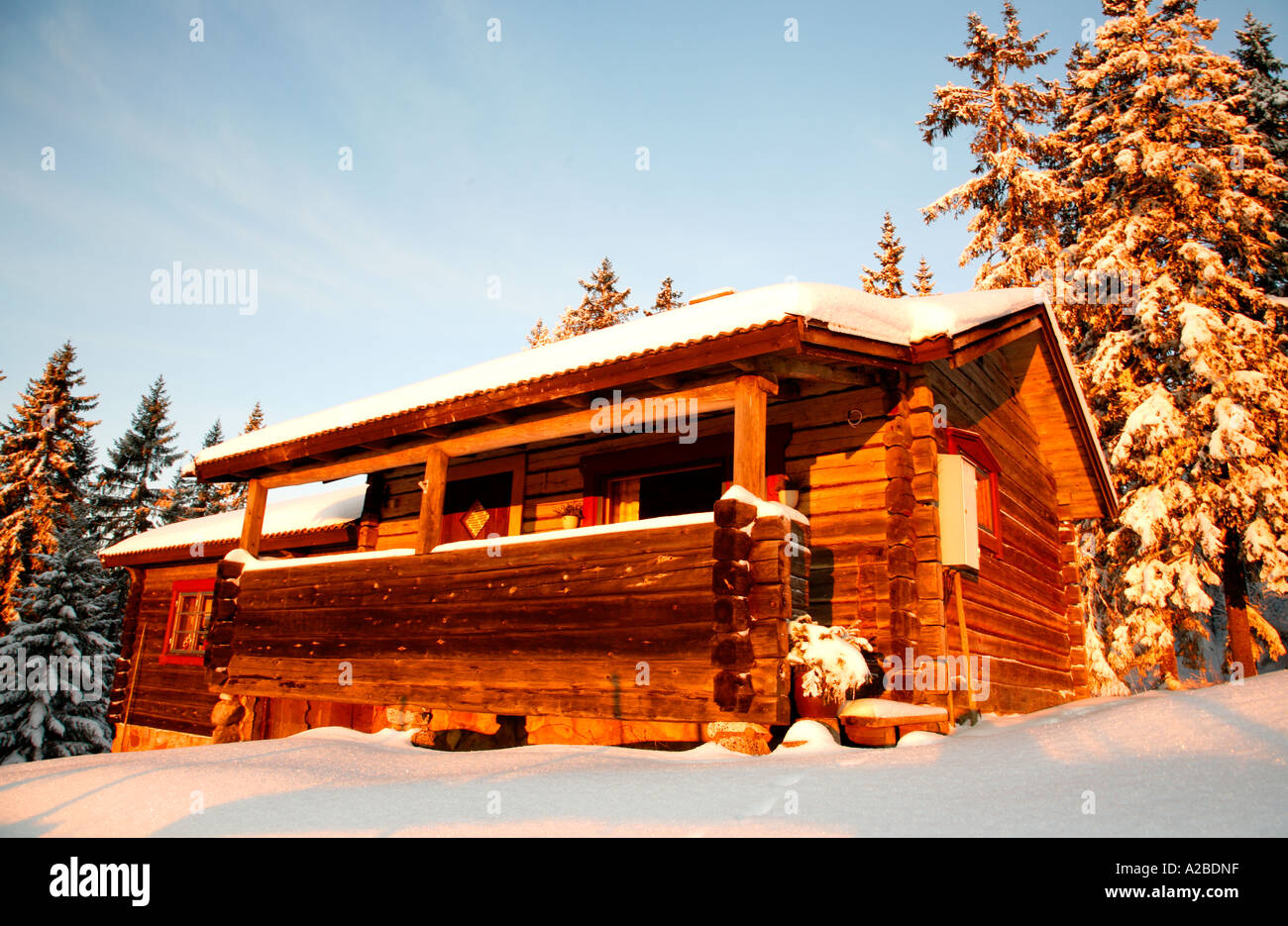 Log cabin sweden winter hi-res stock photography and images - Alamy