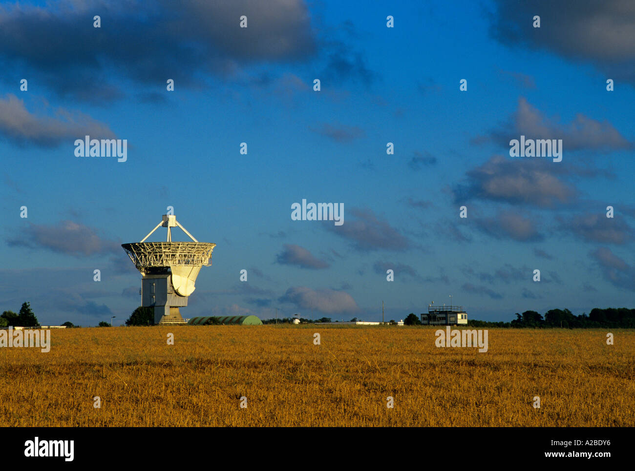Chilbolton telescope hampshire hi-res stock photography and images - Alamy