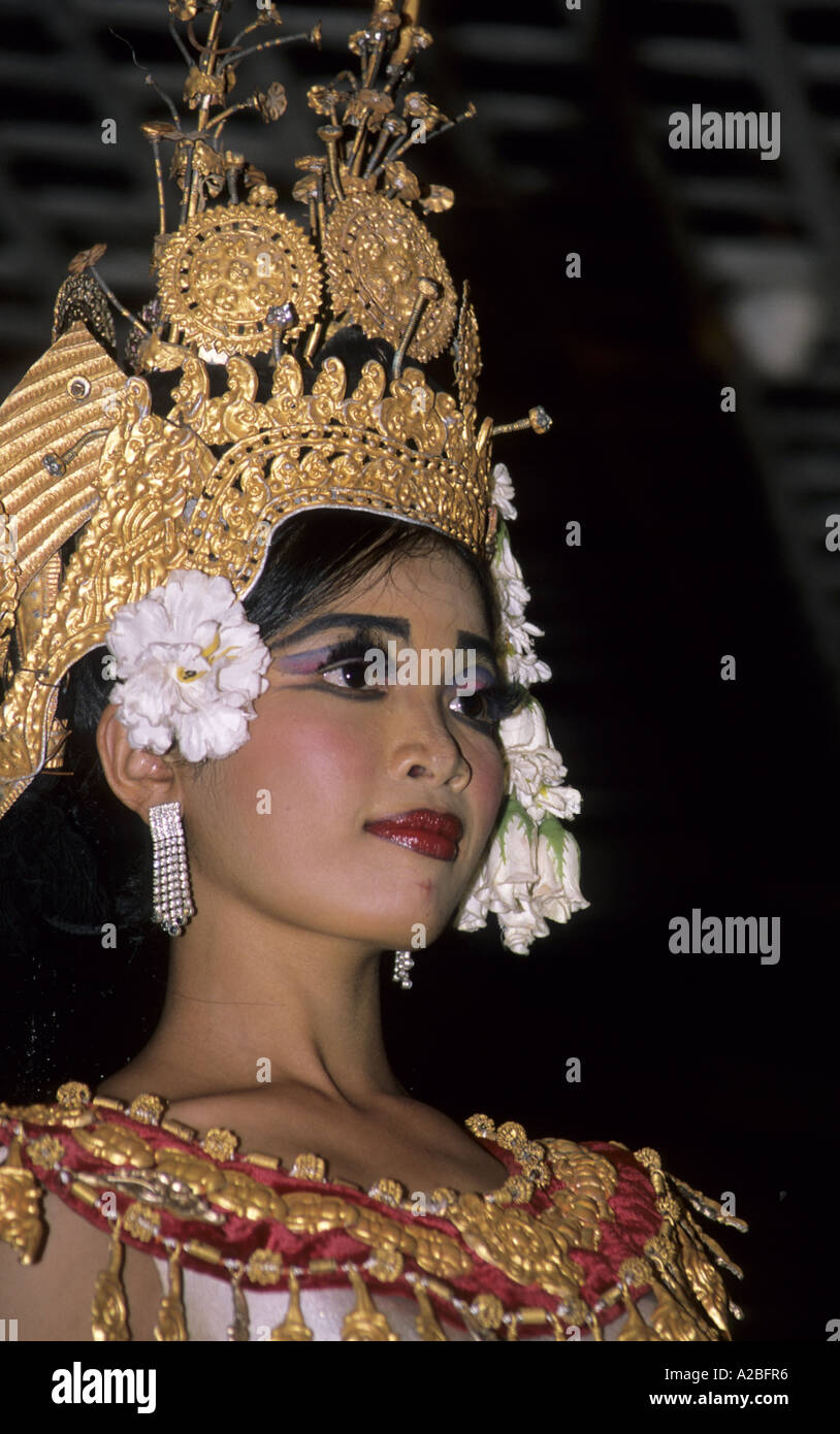 Cambodia female headdress dancer hi-res stock photography and images ...