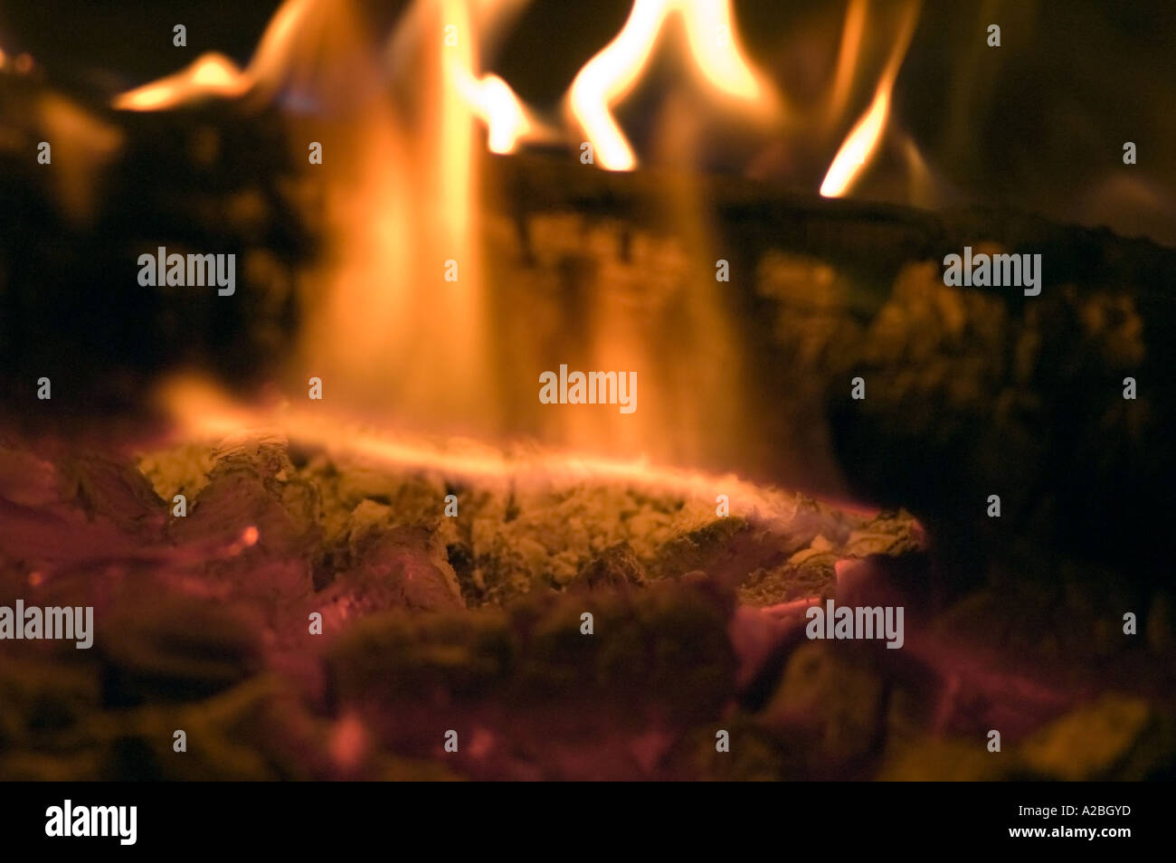 Flames of a log wood fire Stock Photo - Alamy