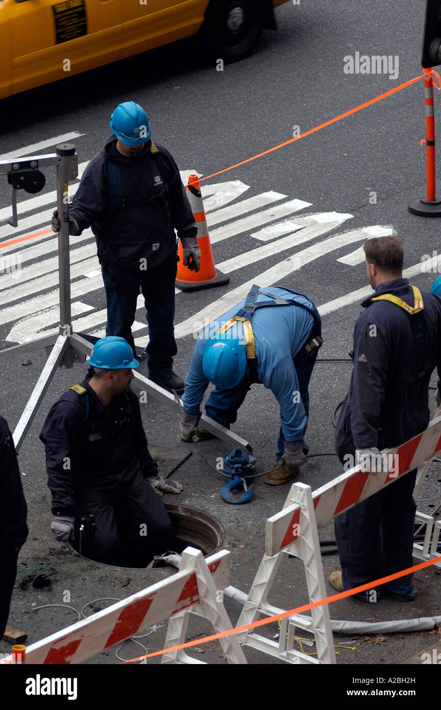Con ed manhole hi-res stock photography and images - Alamy