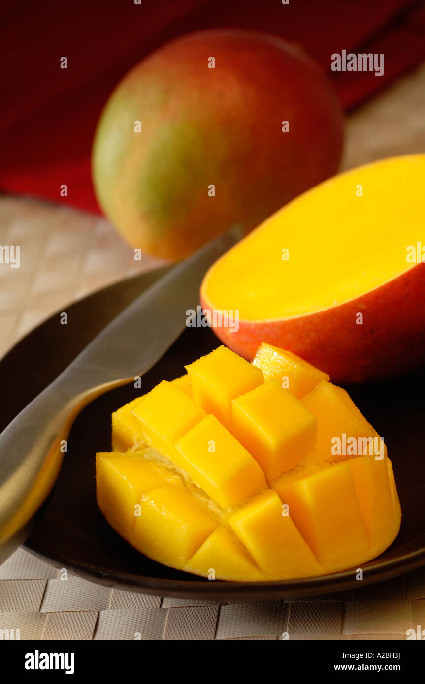 Mangoes cut ready to eat Stock Photo - Alamy