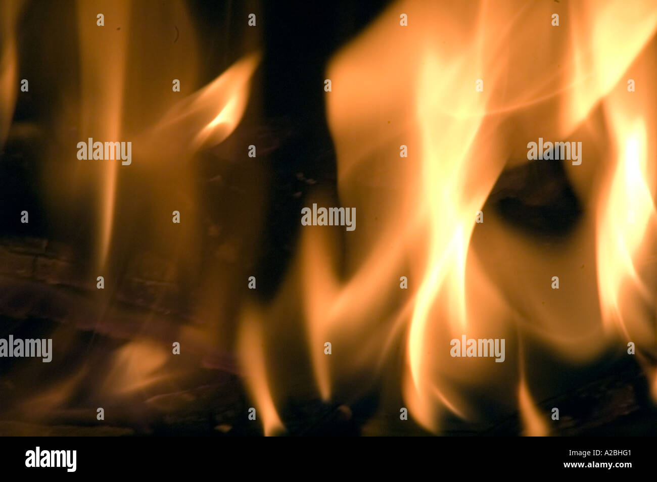 Flames of a log wood fire Stock Photo - Alamy
