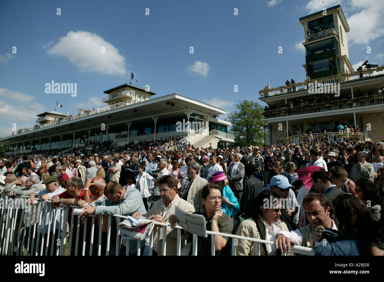 Chantilly horse racing hi-res stock photography and images - Alamy