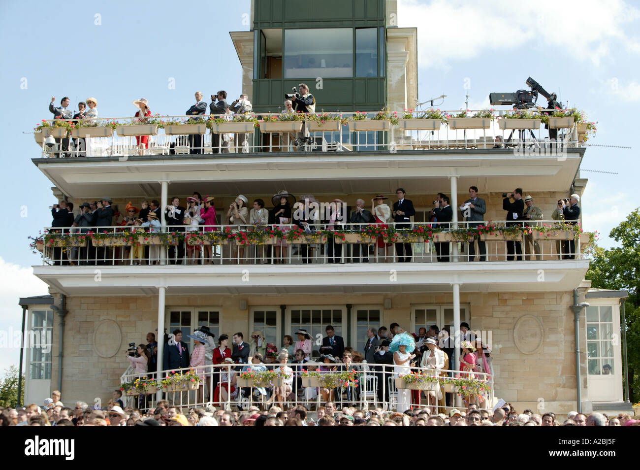 Chantilly horse racing hi-res stock photography and images - Alamy