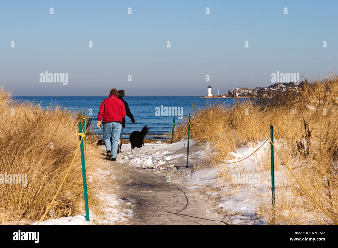 Two walkers on the horizon hi-res stock photography and images - Alamy