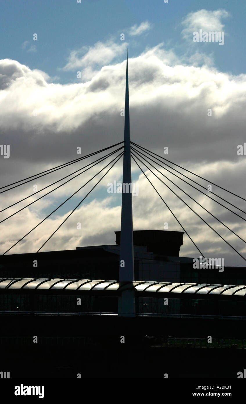 Bells Bridge over River Clyde Glasgow in silhouette Stock Photo - Alamy