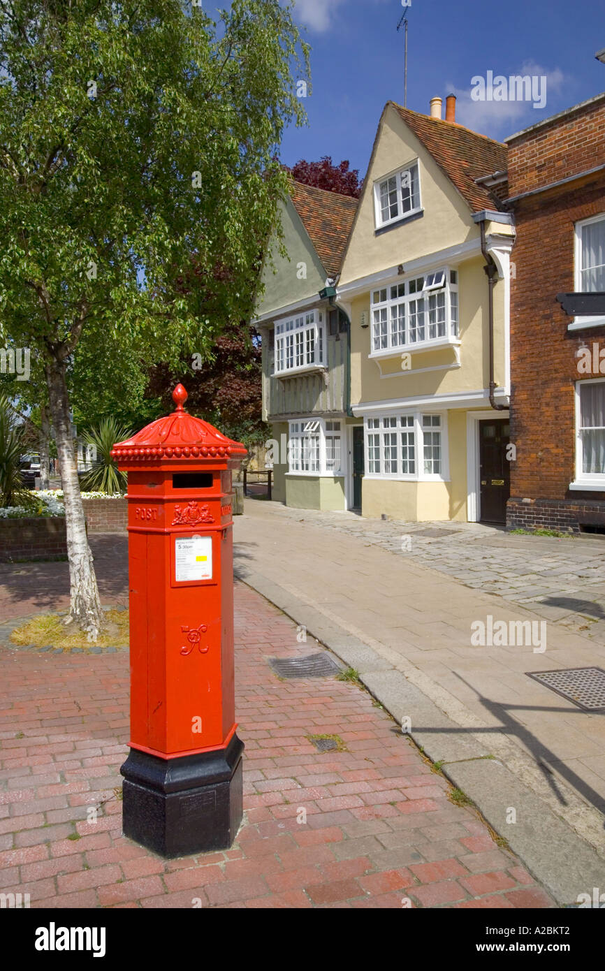 Pillar box in the old part of Faversham Stock Photo - Alamy