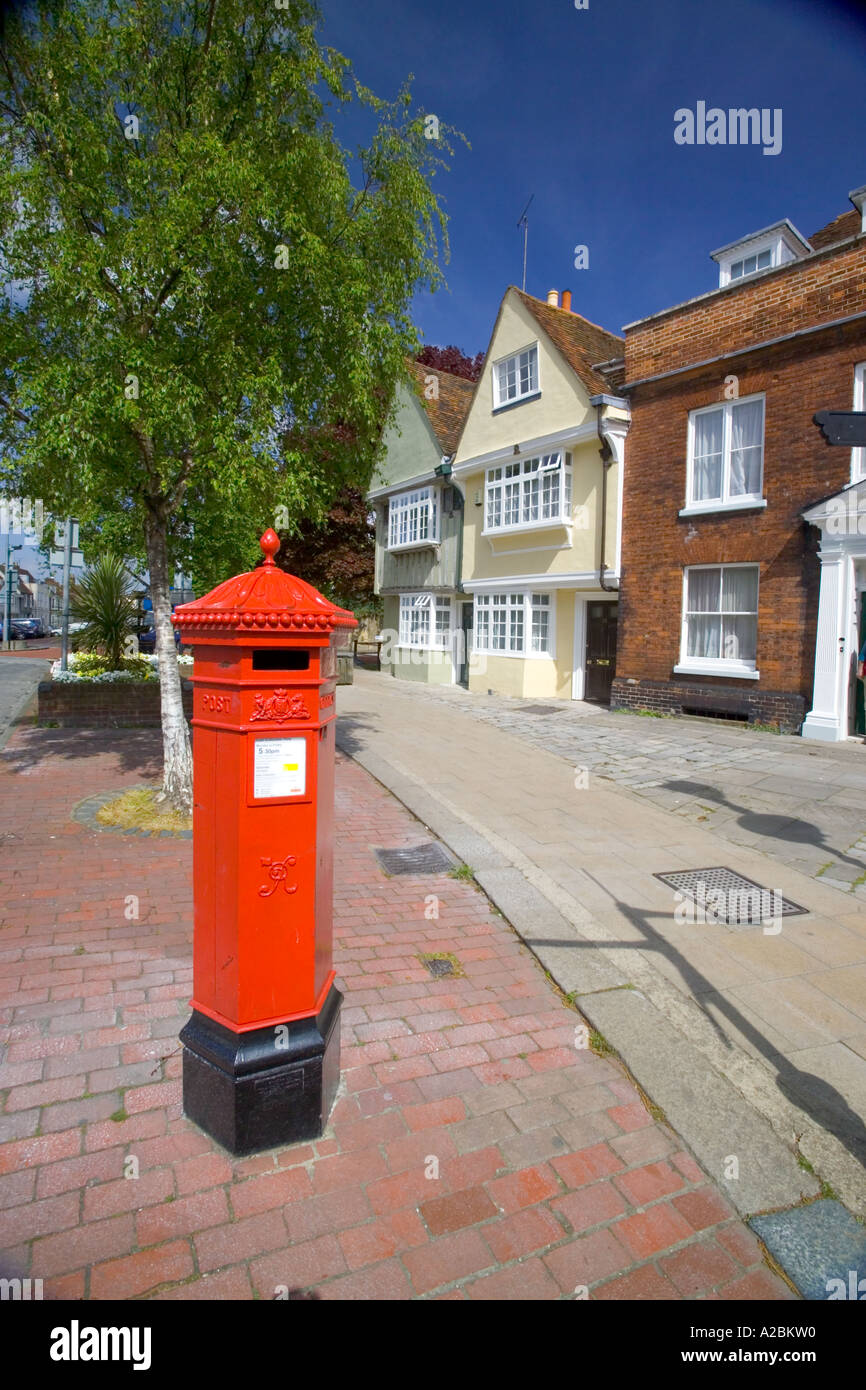 Pillar box in the old part of Faversham Stock Photo - Alamy