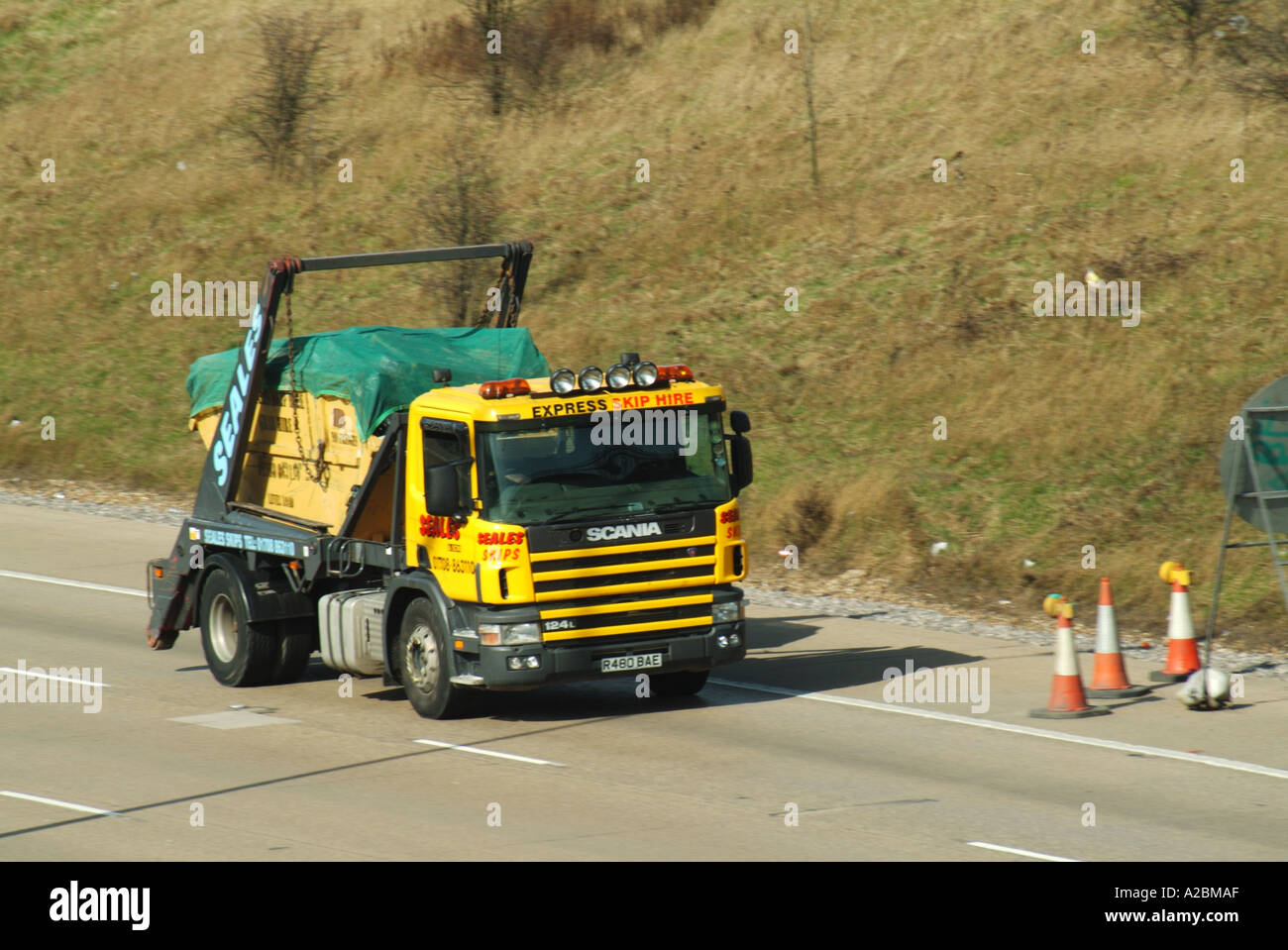 M25 motorway loaded skip lorry Stock Photo - Alamy