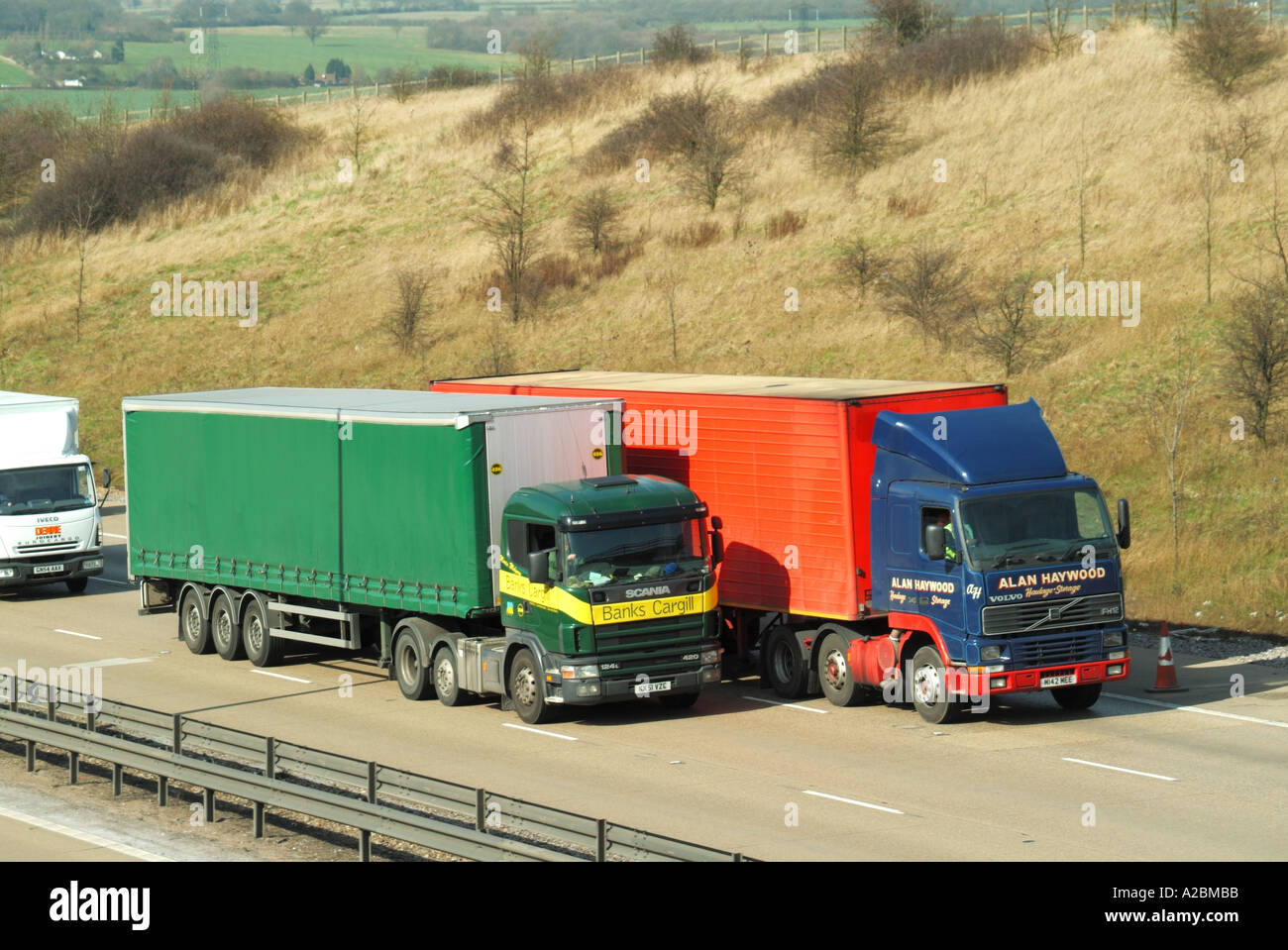M25 motorway two lorries overtaking Stock Photo - Alamy