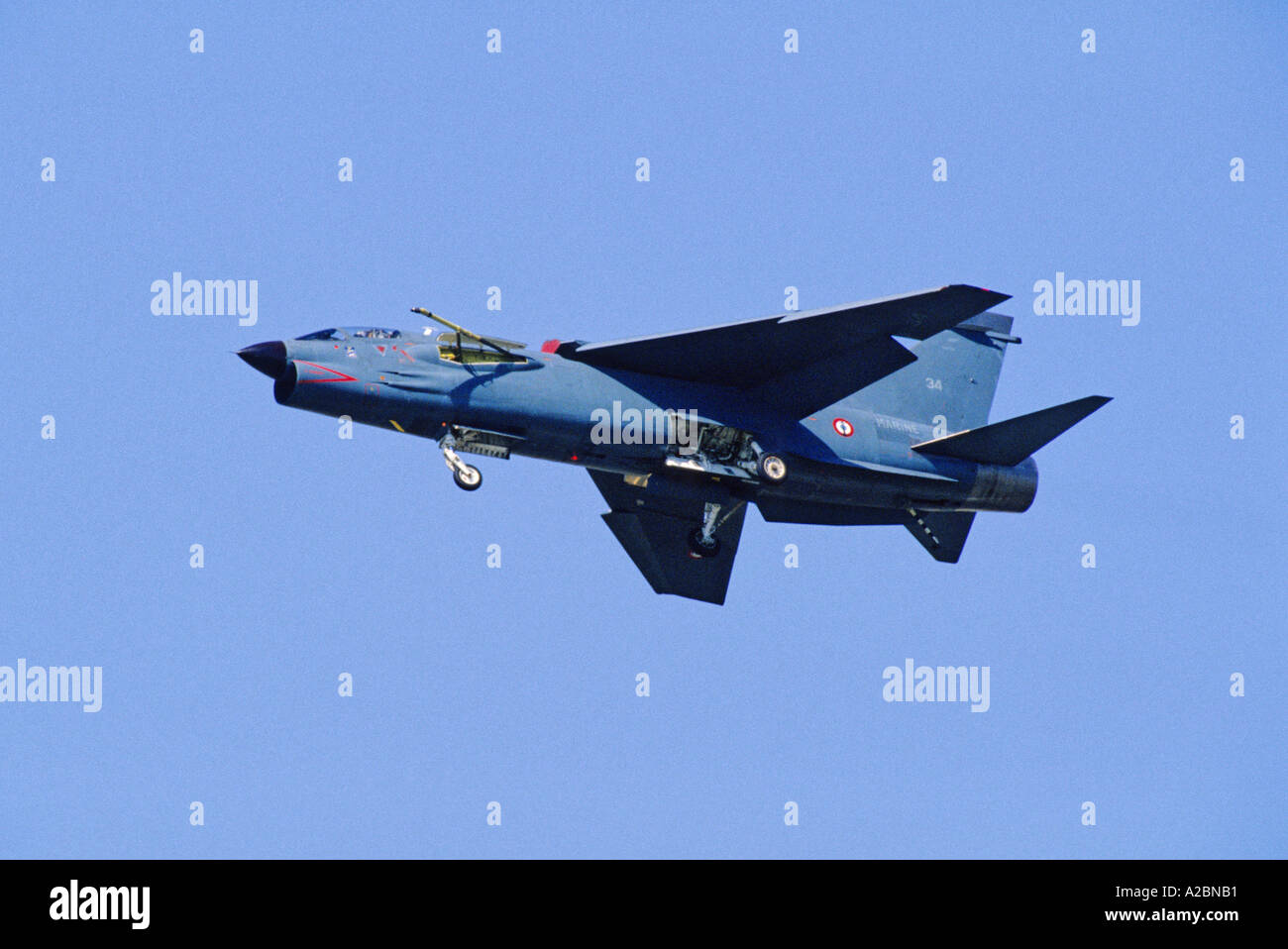 F 8 crusader hi-res stock photography and images - Alamy