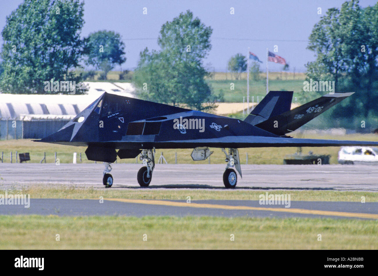 Lockheed f 117a stealth fighter hi-res stock photography and images - Alamy