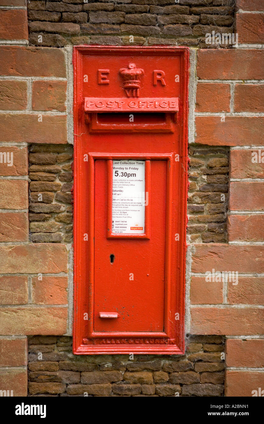 Royal mail post box cypher hi-res stock photography and images - Alamy