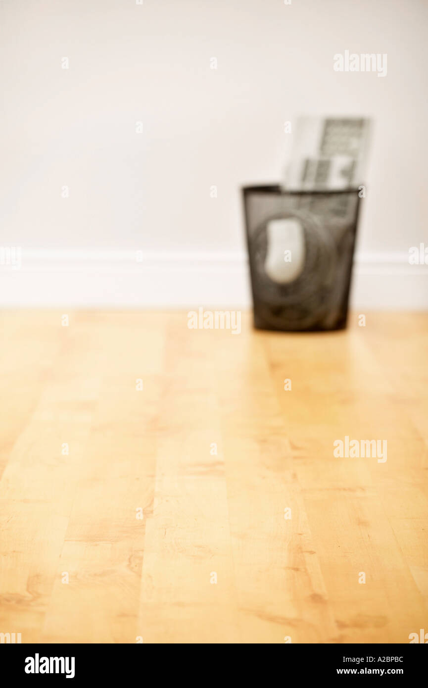 LITTER BIN FULL OF SCRAP COMPUTER EQUIPMENT ON WOOD OFFICE FLOOR Stock ...