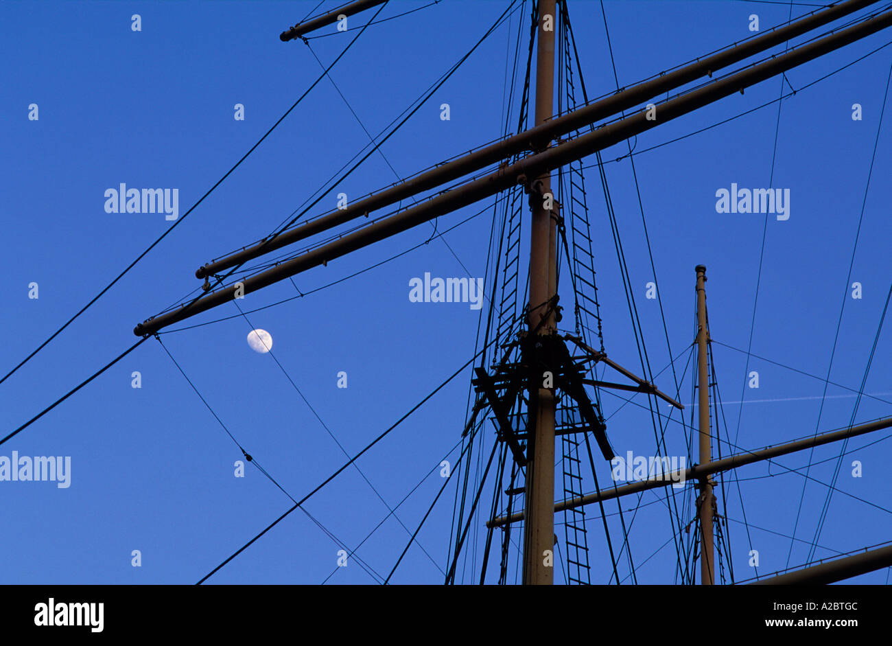 Ships beam hi-res stock photography and images - Alamy