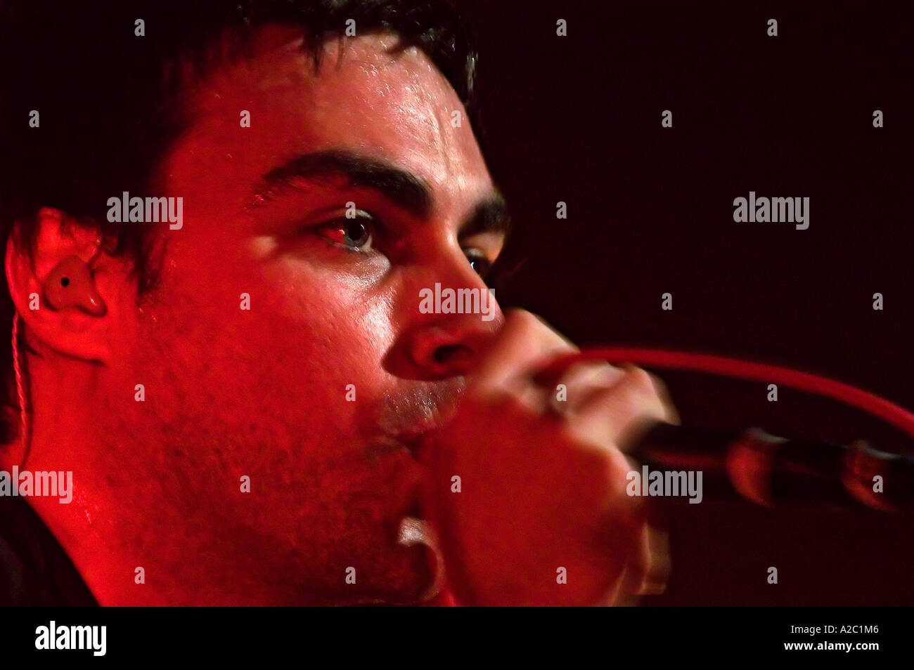 Hard Fi Lead Singer Richard Archer Stock Photo - Alamy