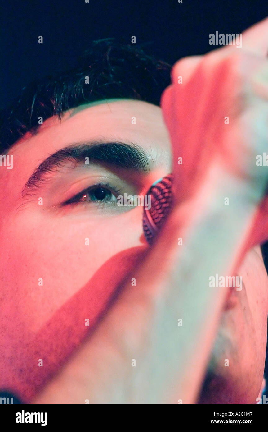 Hard Fi Lead Singer Richard Archer Stock Photo - Alamy