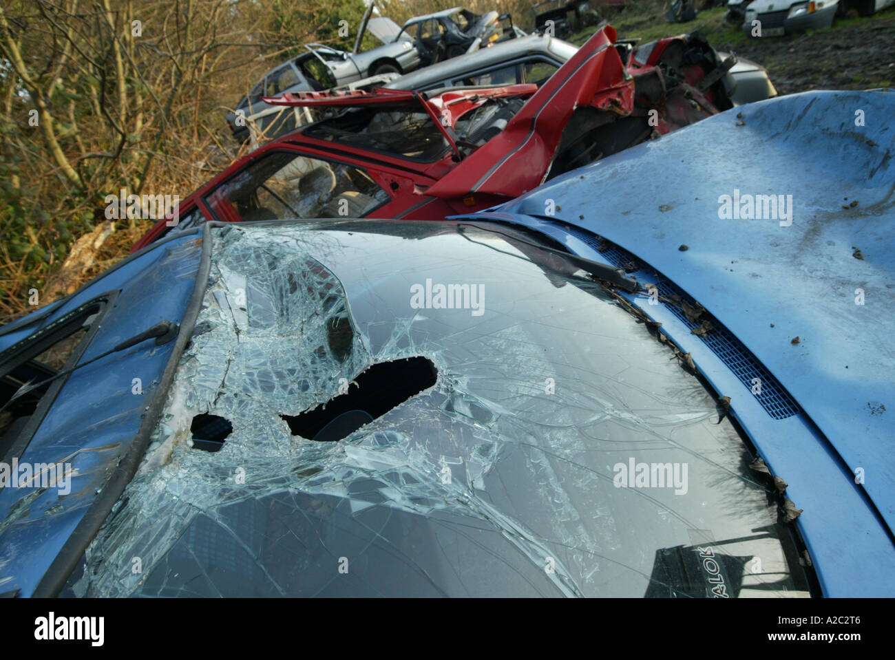Pile of smashed cars hi-res stock photography and images - Alamy