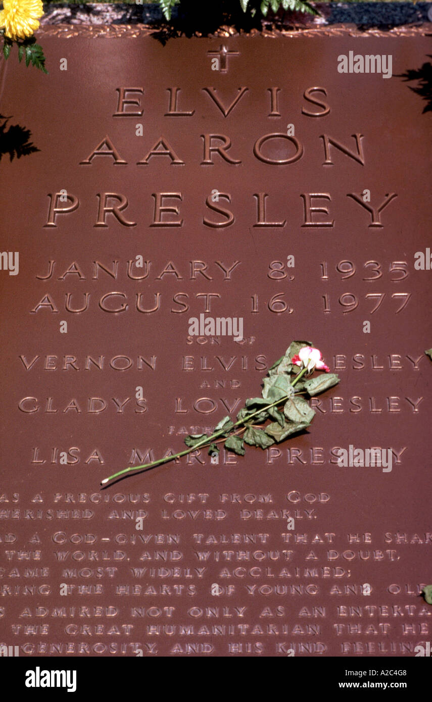 Elvis presleys grave hi-res stock photography and images - Alamy