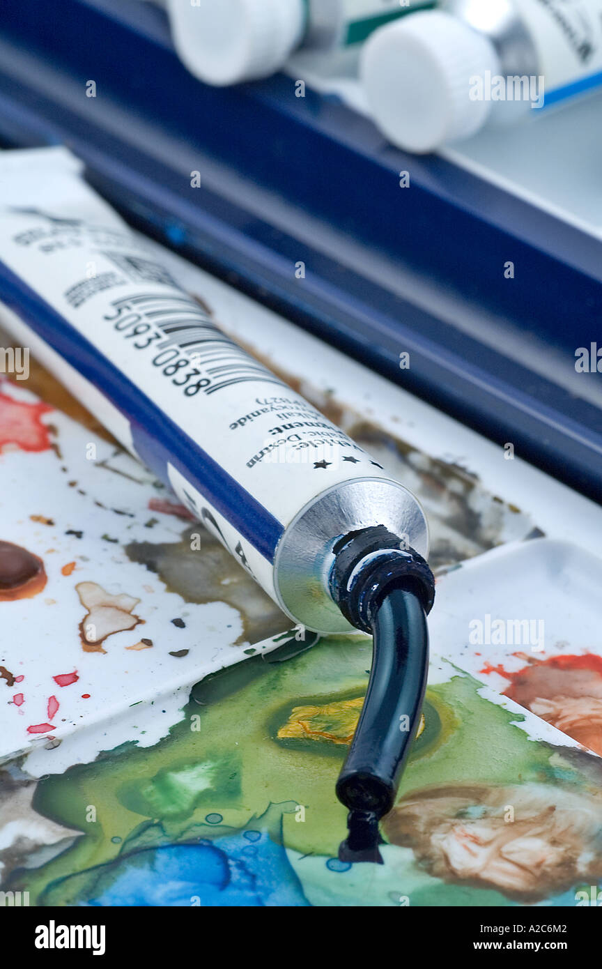 A tube of squeezed water colour paint on an artists palette Stock Photo ...