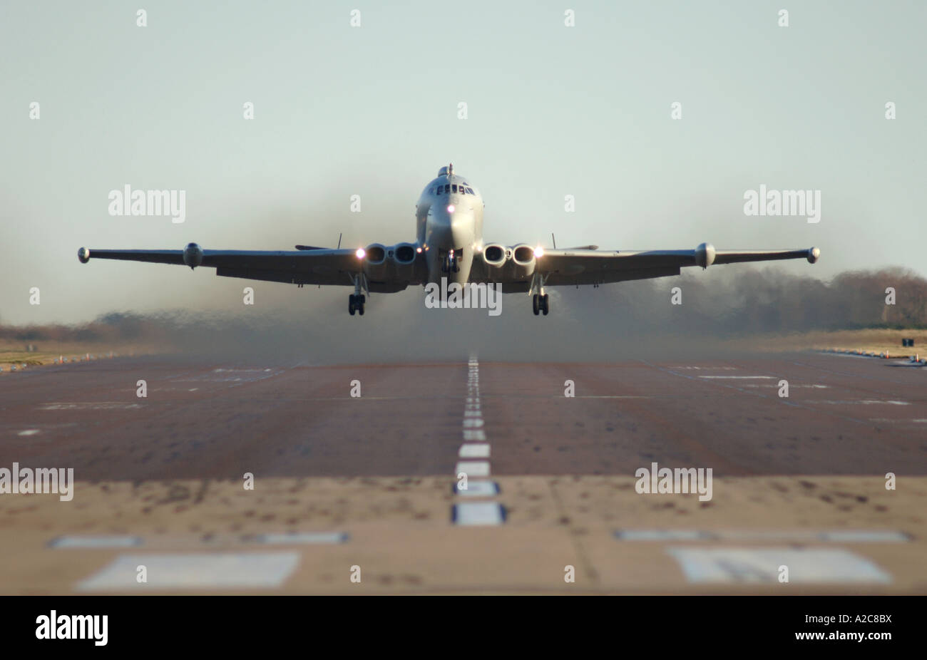 Raf nimrod mr2 reconnaissance aircraft hi-res stock photography and ...