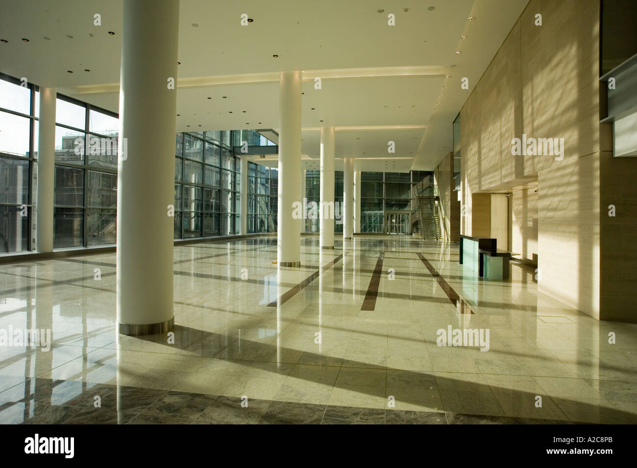 Open reception space industrial hi-res stock photography and images - Alamy