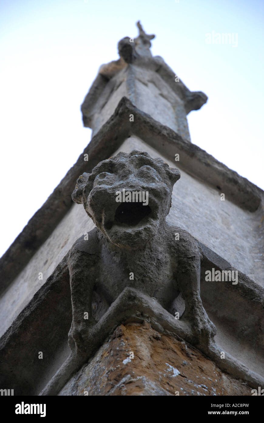 Devil gargoyle uk hi-res stock photography and images - Alamy