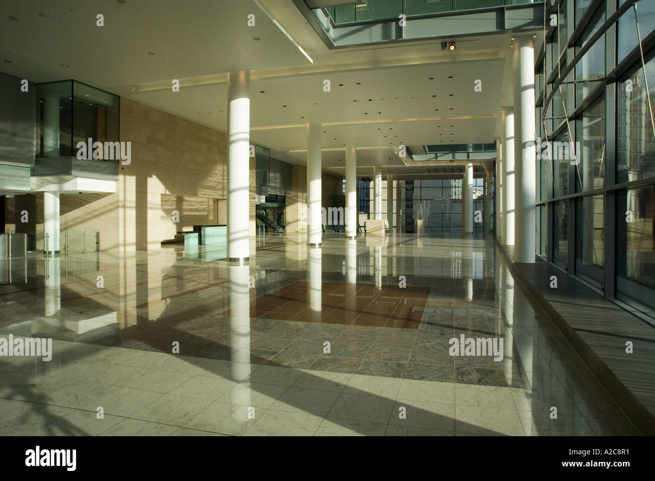 Open reception space industrial hi-res stock photography and images - Alamy