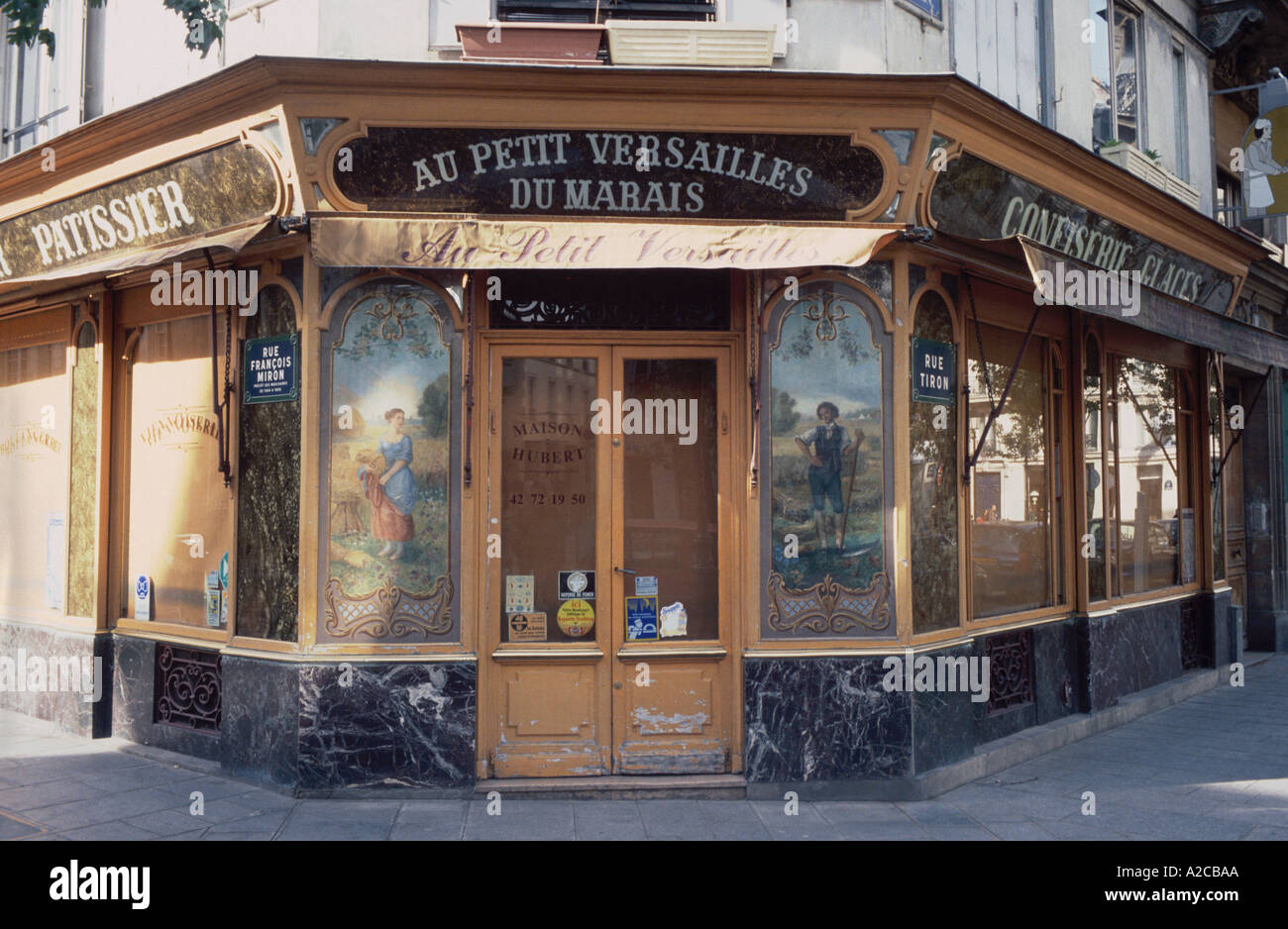old fashioned pastry shop Stock Photo - Alamy