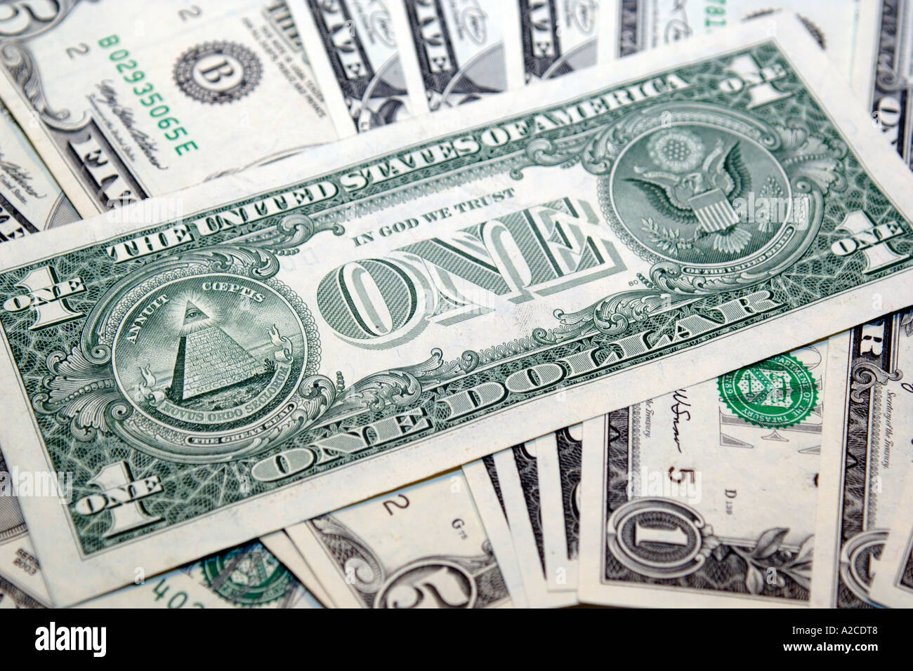 The back of a US One Dollar bill Stock Photo - Alamy