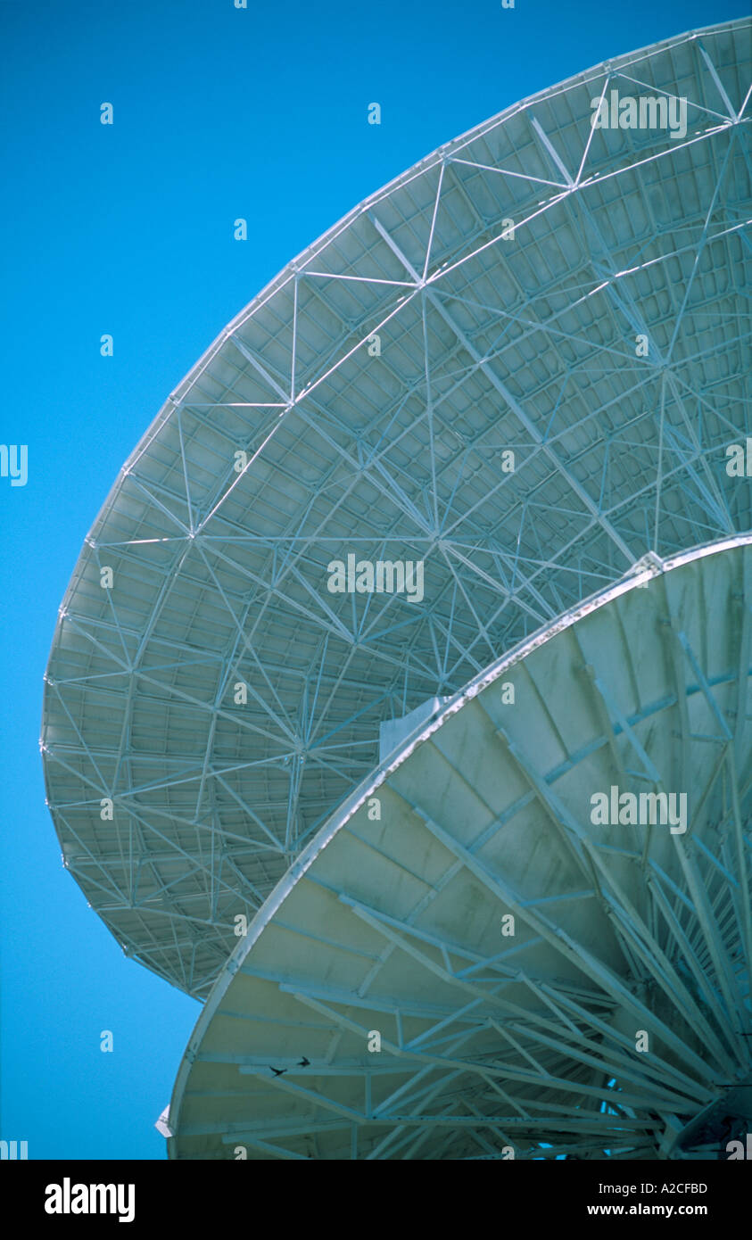 Reciever transmitter dish hi-res stock photography and images - Alamy