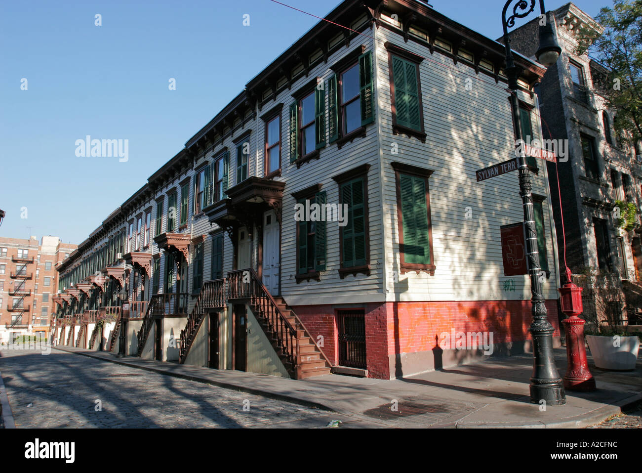 Washington heights new york houses hi-res stock photography and images ...