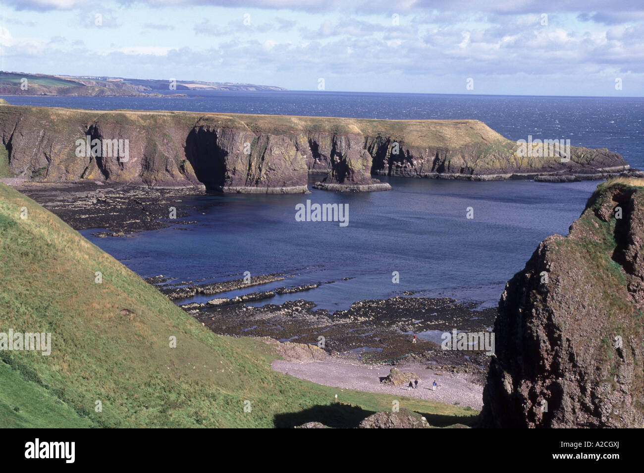 Mearns castle hi-res stock photography and images - Alamy