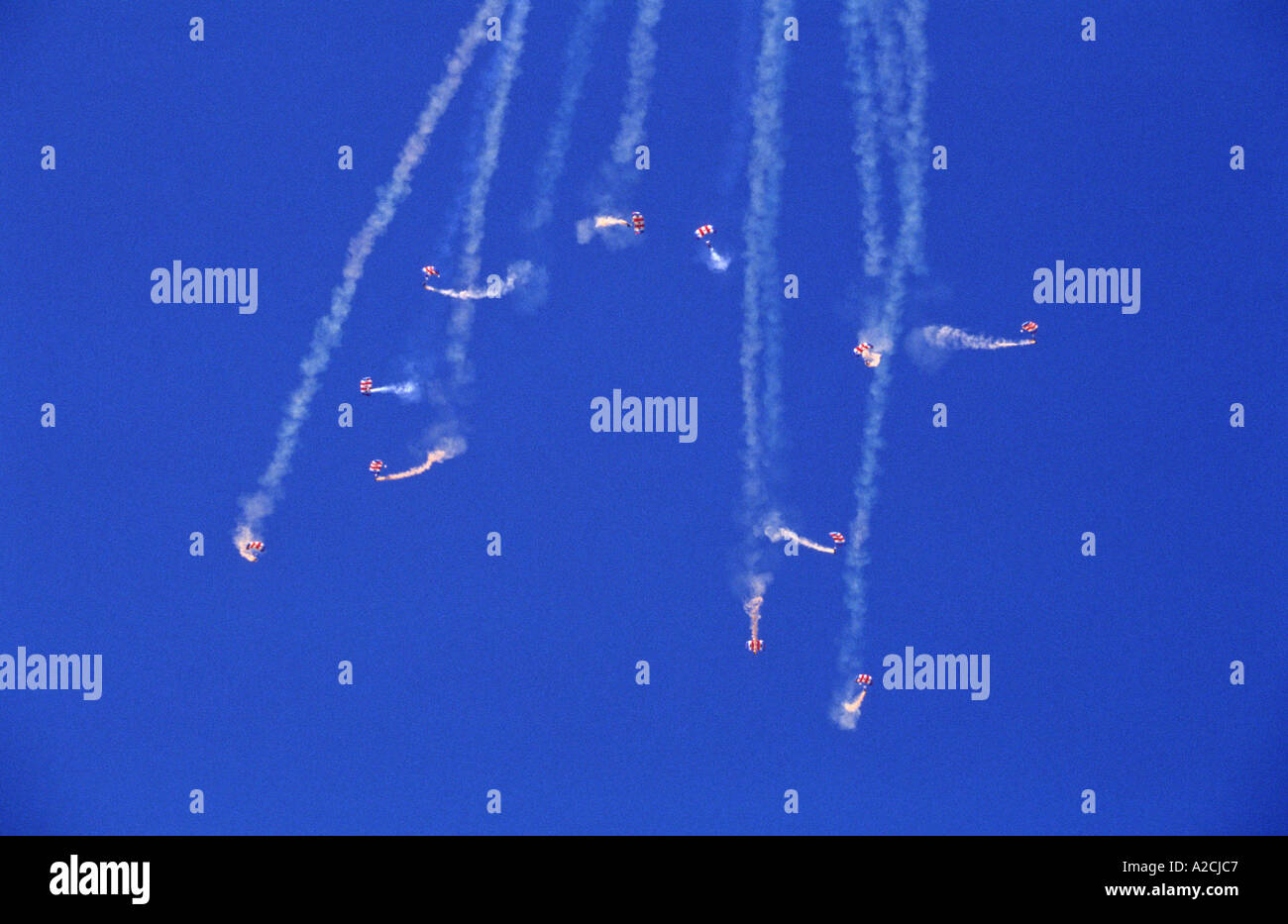 Parachute raf hi-res stock photography and images - Alamy