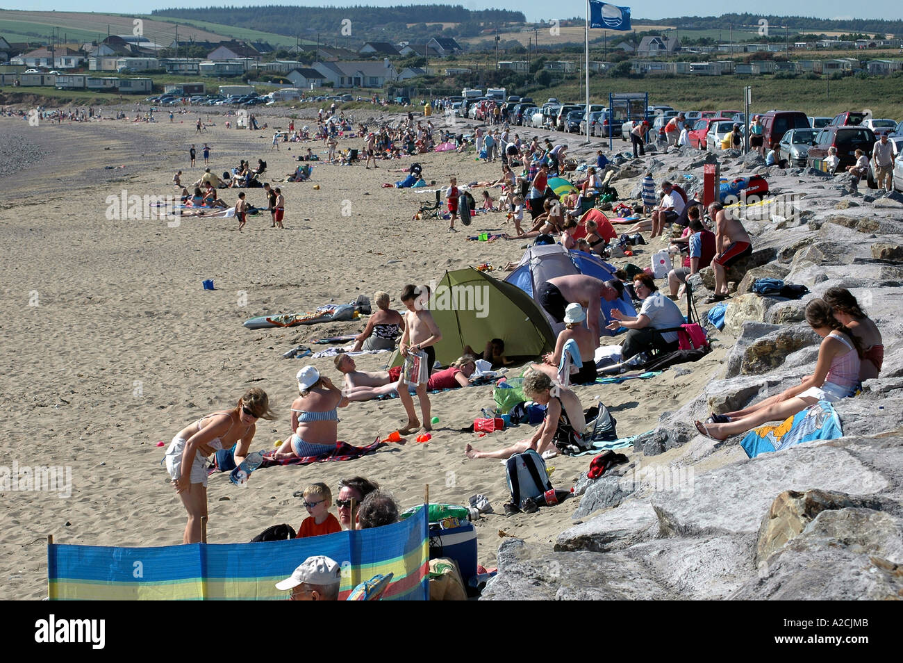 Busy beach scene hi-res stock photography and images - Alamy