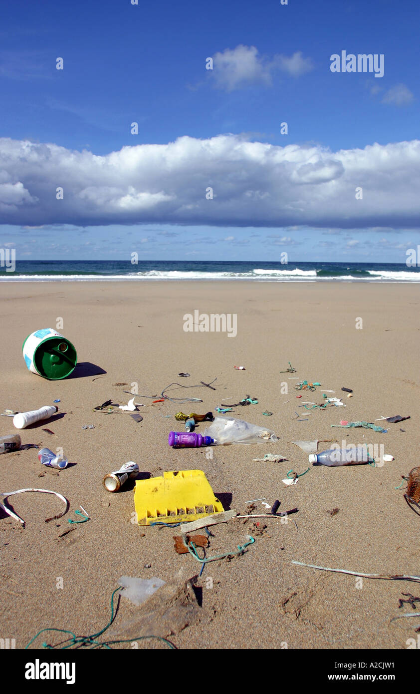 Rubbish washed up on a beach Stock Photo - Alamy