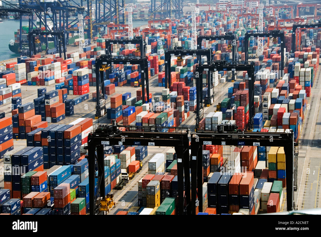 Kwai chung container port hi-res stock photography and images - Alamy