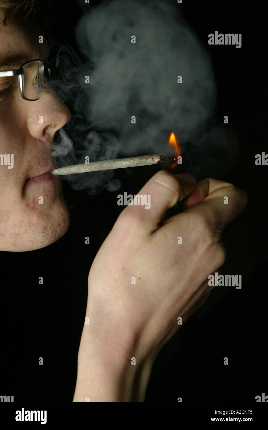 Smoking drugs hi-res stock photography and images - Alamy