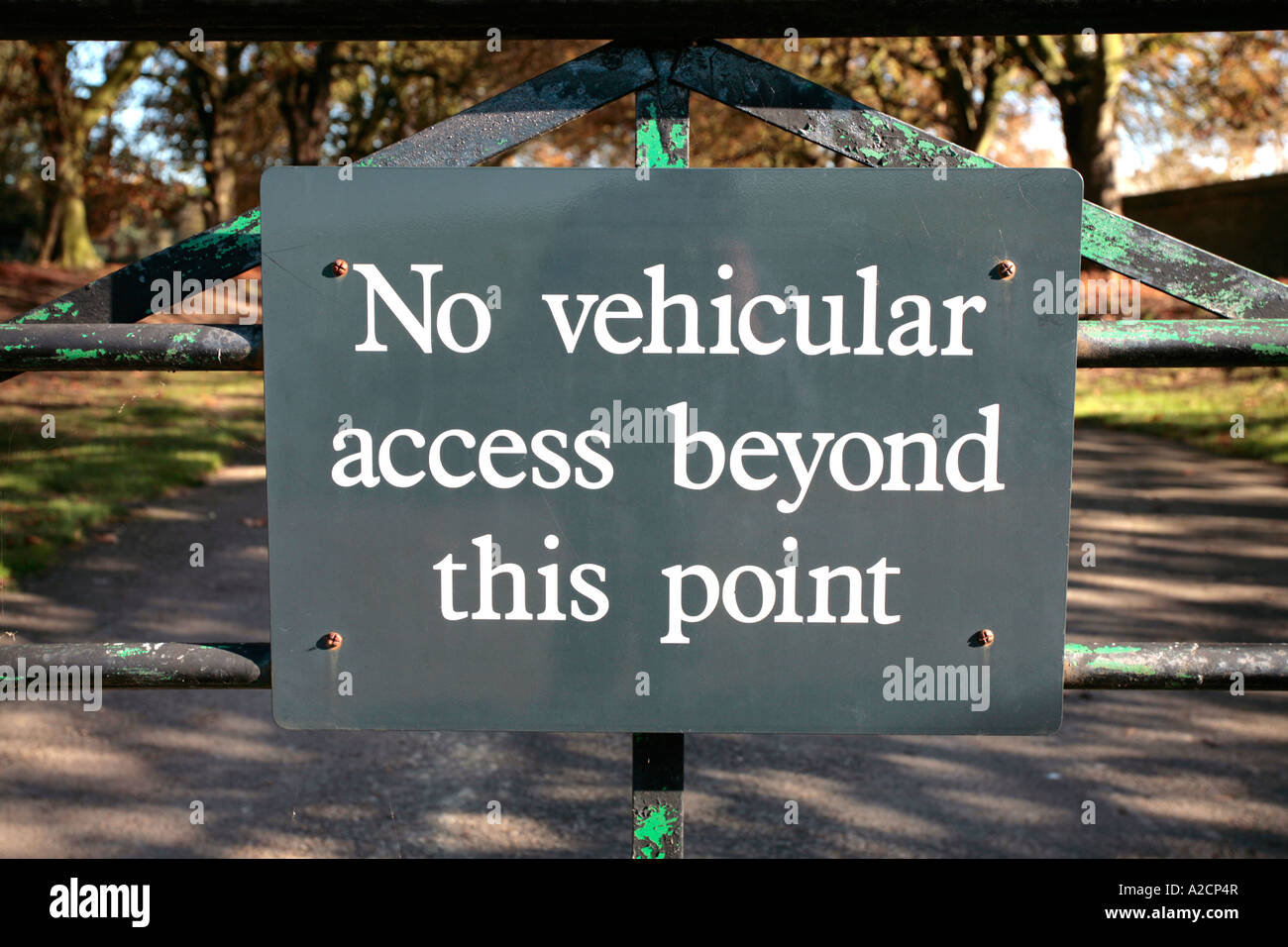 No vehicular access beyond this point sign Stock Photo - Alamy