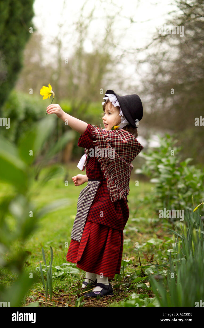 Welsh Lady In Traditional Costume Stock Photos & Welsh Lady In ...